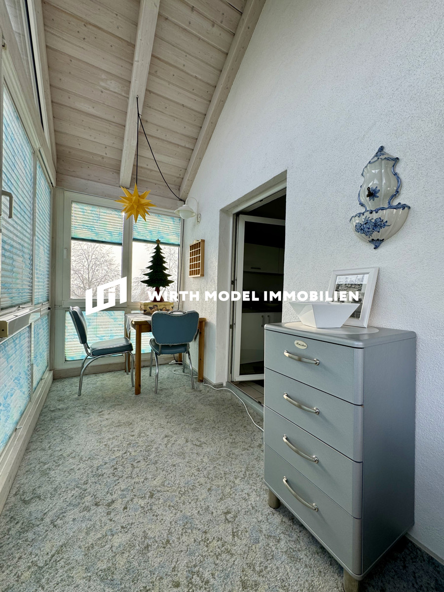 Vielseitiges Zweifamilienhaus mit Garage in Röthlein – Wirth Model ...