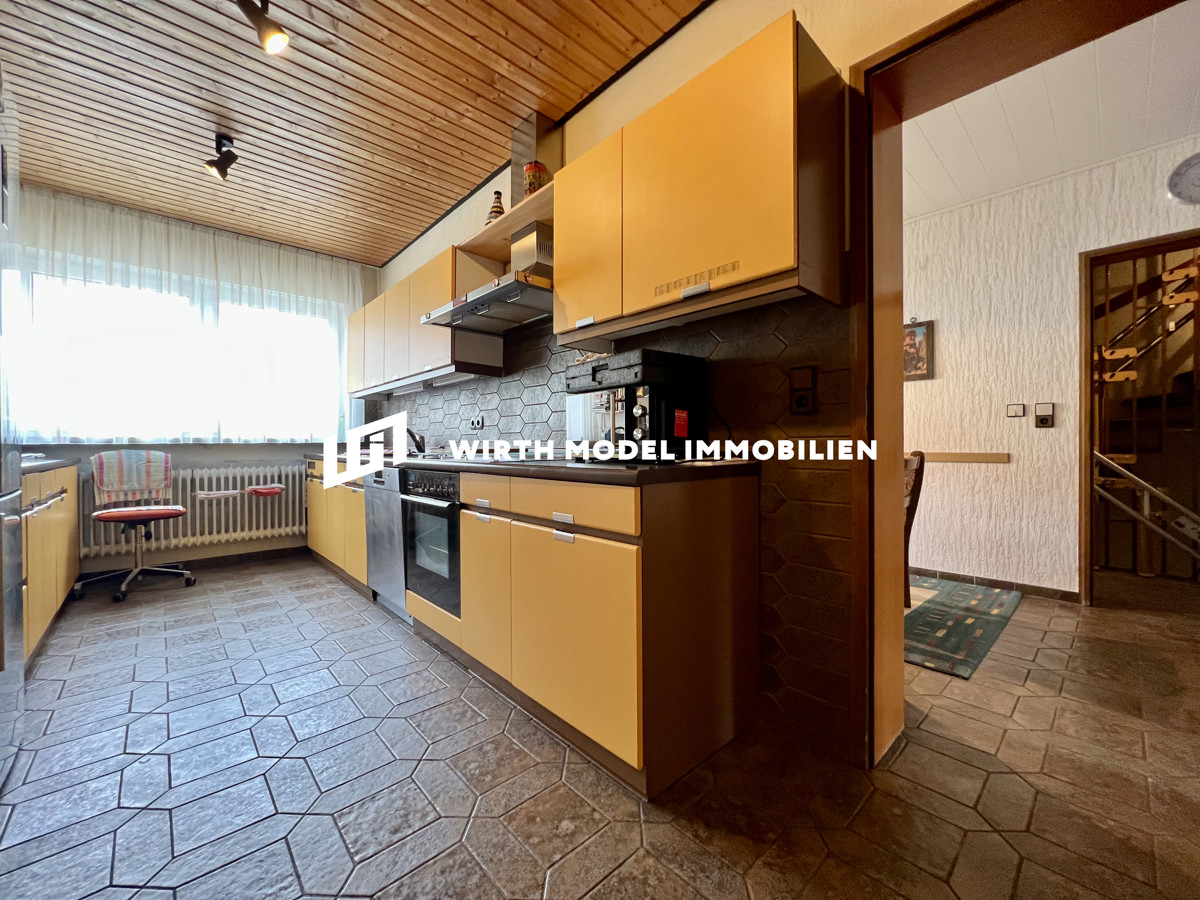 Großzügiges Reihenmittelhaus mit Garage in schöner Lage Sennfelds ...